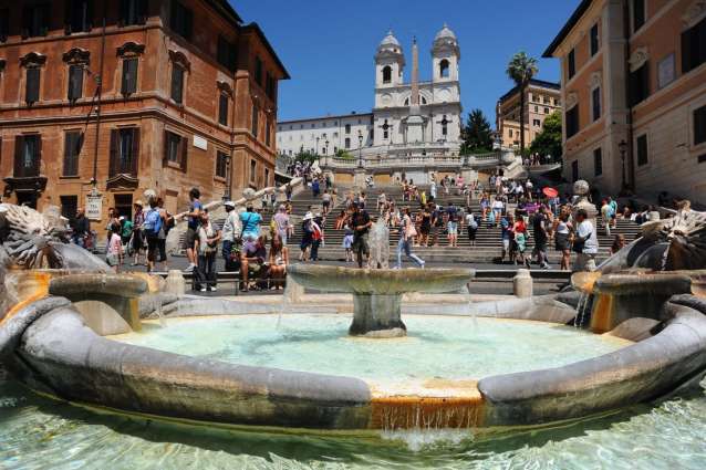 Guided walking Tour of the Squares of Rome in Small group