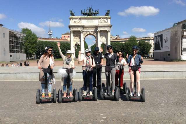 Entertaining guided trip around the main attractions of Milan city ...